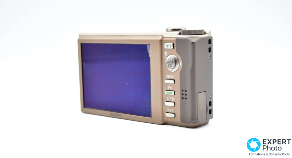 Ricoh R10 : compact CCD vintage ou achat dépassé